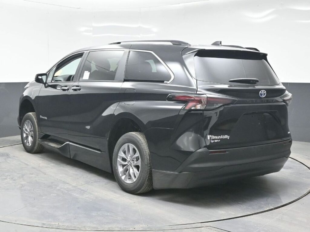 New 2025 Toyota Sienna FWD XLE Plus Wheelchair Van - SS263066 ...