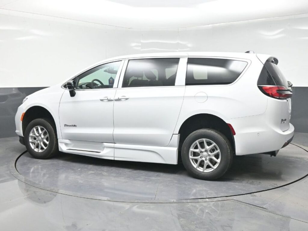 New 2025 Chrysler Pacifica Select Wheelchair Van - SR612927 ...