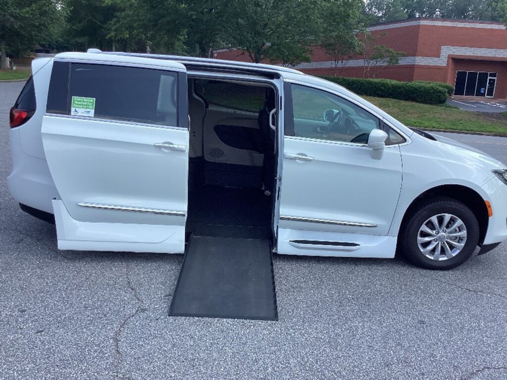 Used 2018 Chrysler Pacifica Touring L Wheelchair Van - JR120024B ...