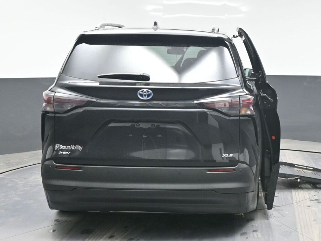New 2025 Toyota Sienna FWD XLE Plus Wheelchair Van - SS263553 ...