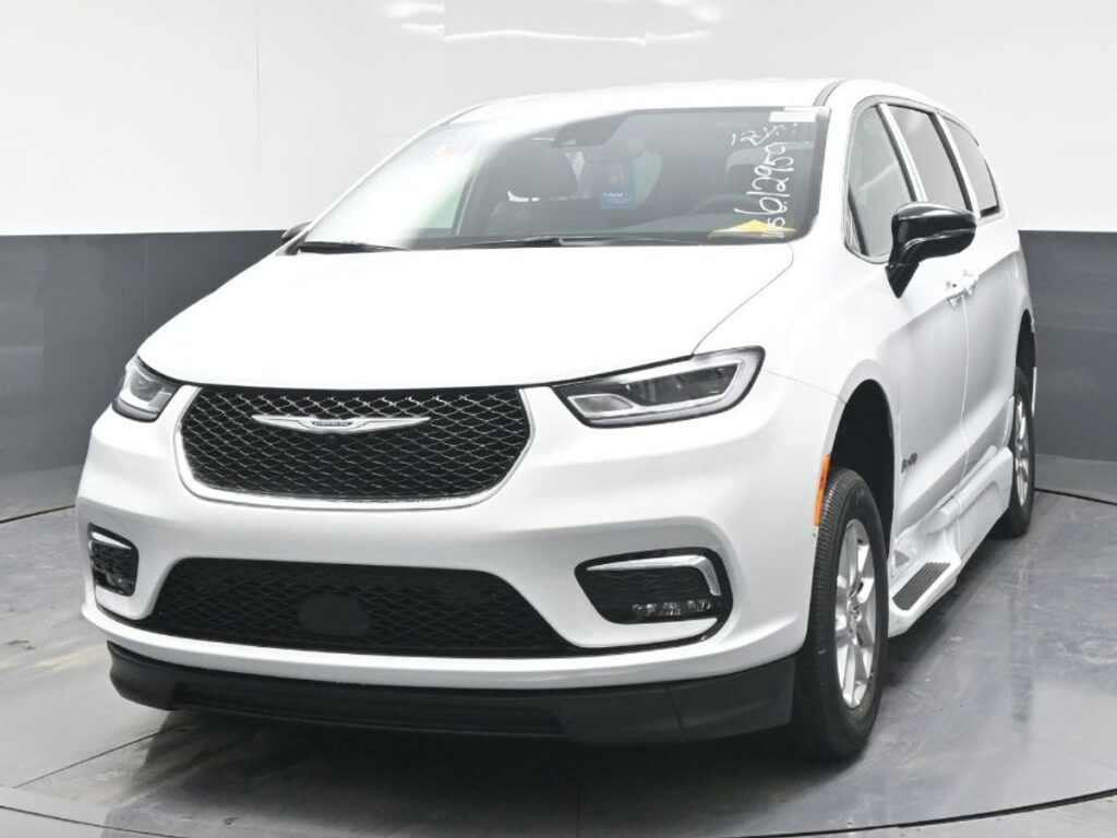 New 2025 Chrysler Pacifica Select Wheelchair Van - SR612959 ...