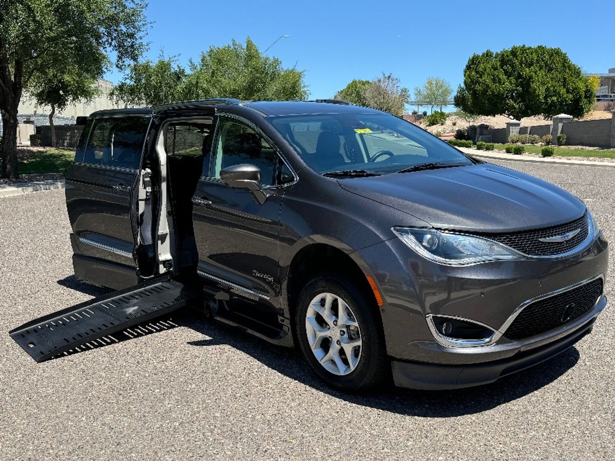 Used 2020 Chrysler Pacifica Touring L Plus Wheelchair Van - LR117429A ...