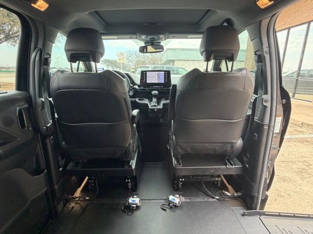 Used 2024 Toyota Sienna FWD XSE Wheelchair Van - RS185509 ...