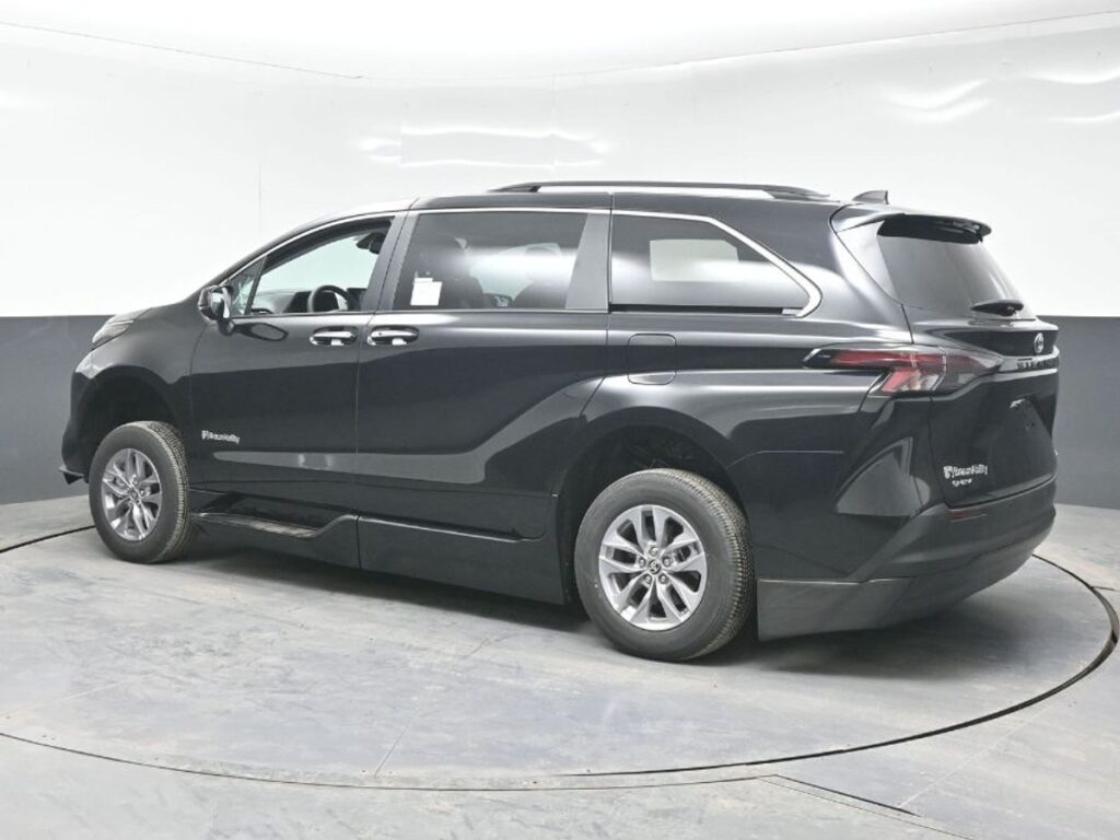 New 2025 Toyota Sienna FWD XLE Plus Wheelchair Van - SS263066 ...