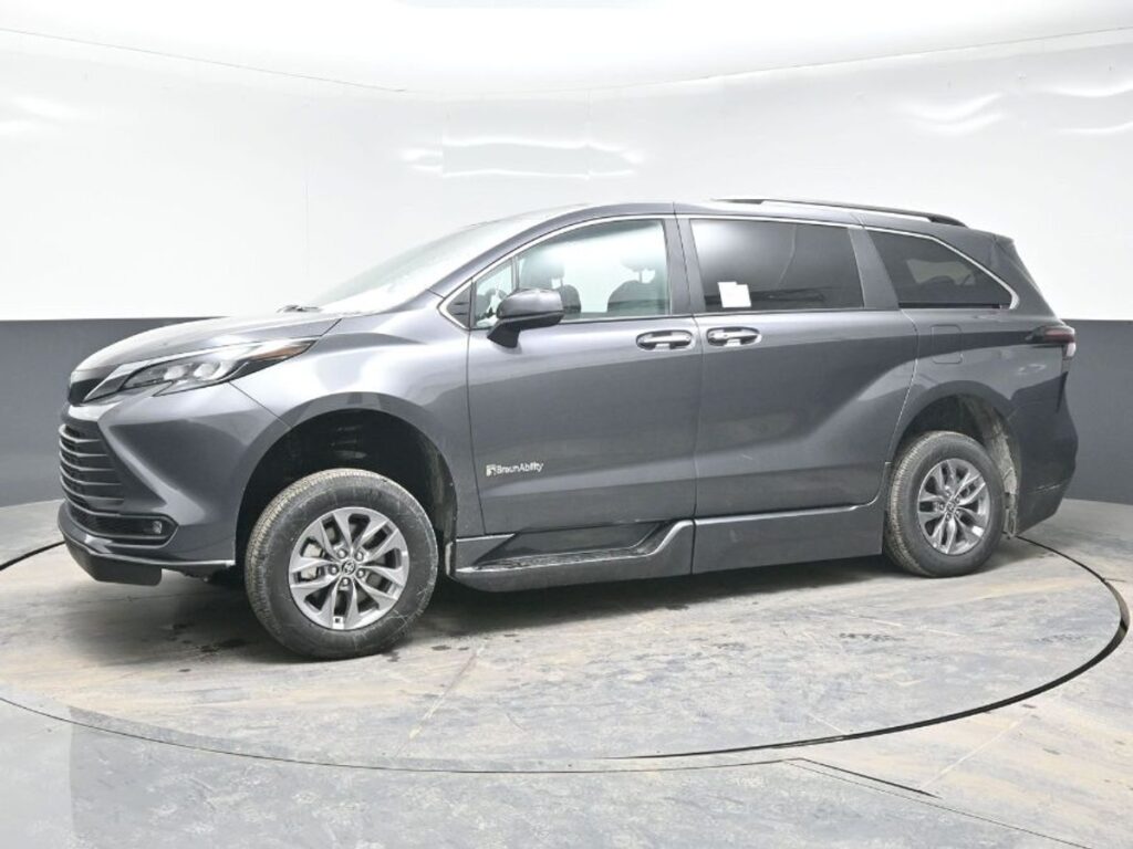 New 2025 Toyota Sienna FWD XLE Plus Wheelchair Van - SS266801 ...