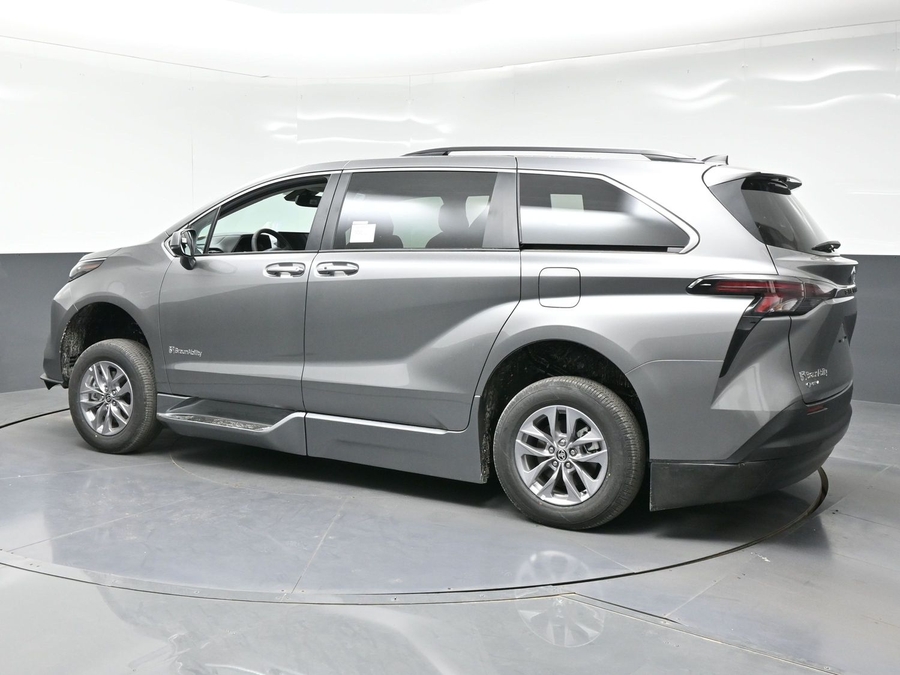 New 2026 Toyota Sienna FWD XLE Wheelchair Van - TS303492 ...