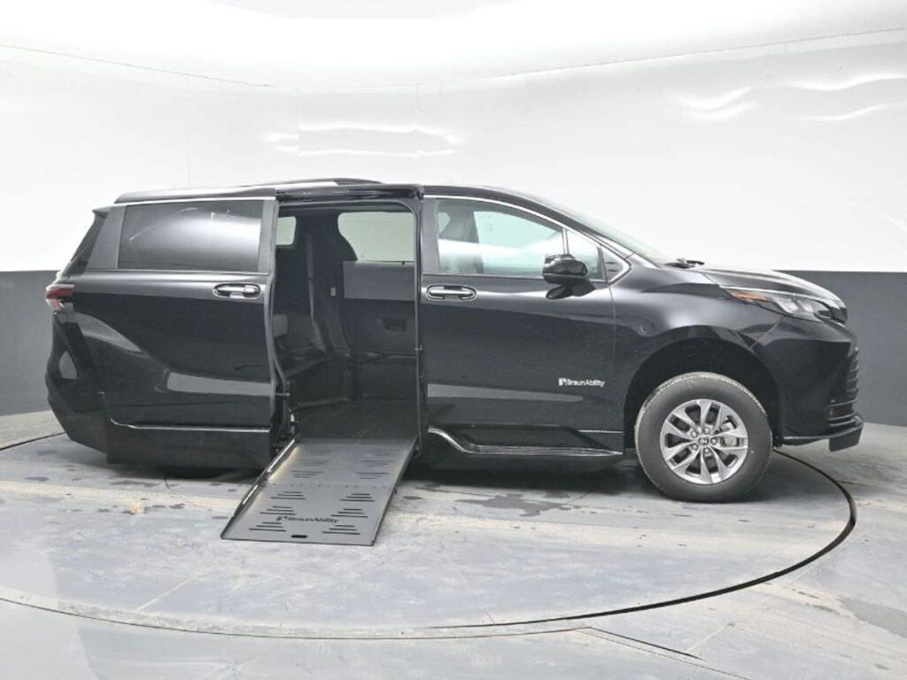 New 2025 Toyota Sienna FWD XLE Plus Wheelchair Van - SS263553 ...